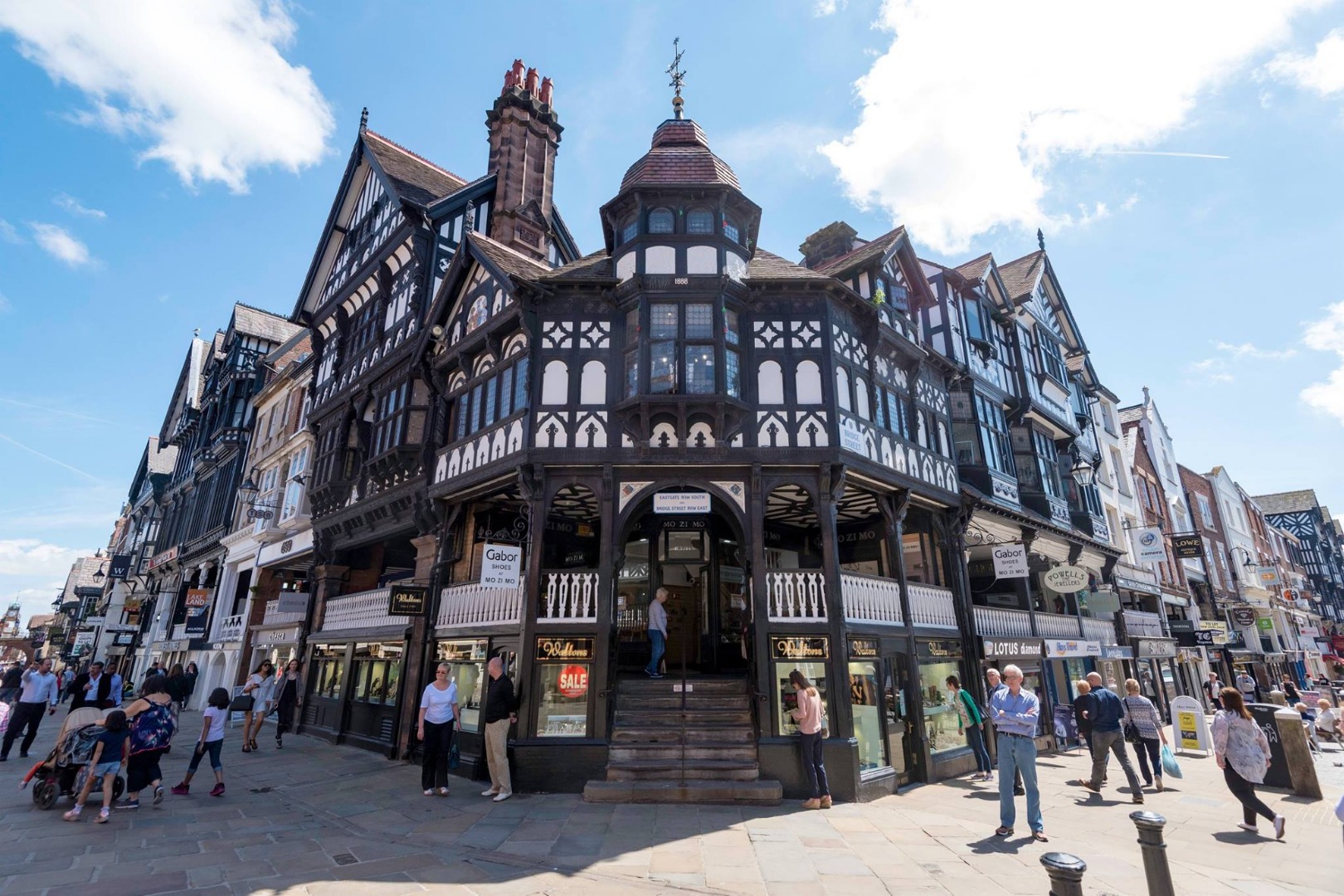 'Sparkle in Chester' to make city's jewellers shine this Valentine's Day